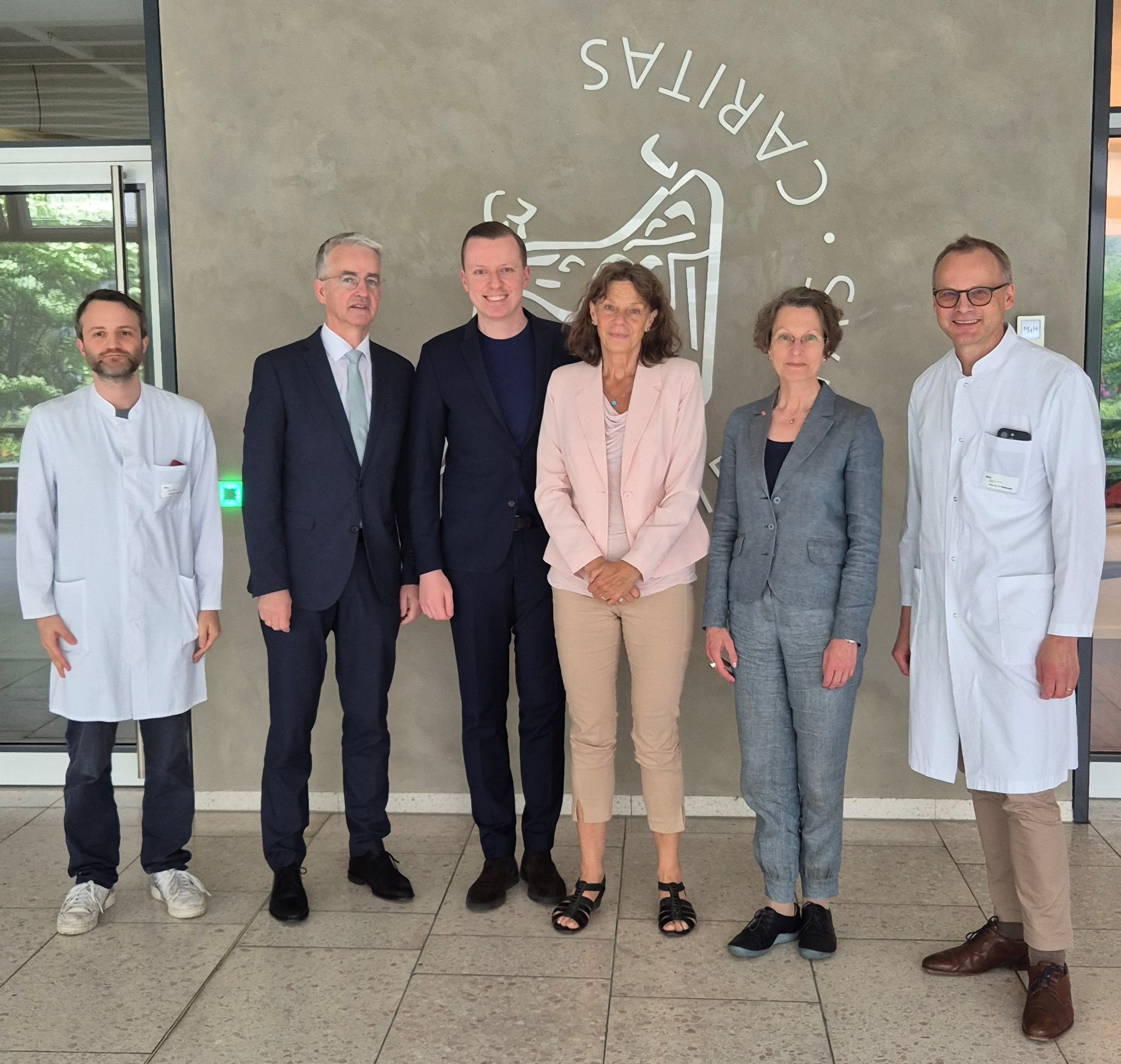 Medizinische Hochschule Hannover : Member of the Bundestag Adis Ahmetović (SPD) on a visit